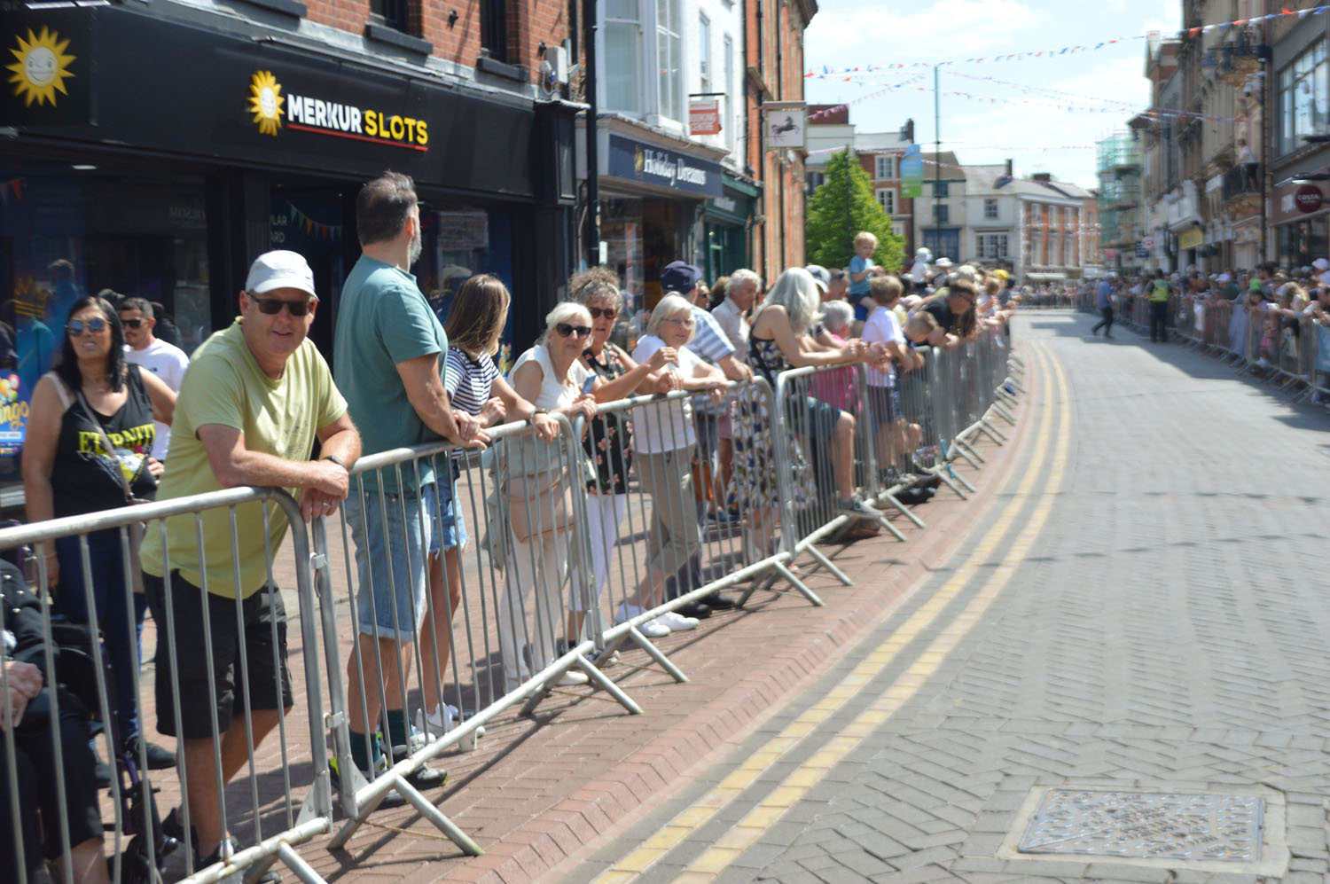 GALLERY – Spalding Flower Parade (Spalding town centre) - The Voice