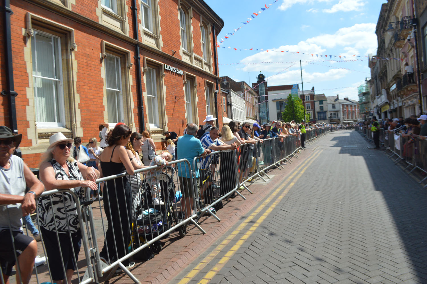 GALLERY – Spalding Flower Parade (Spalding town centre) - The Voice