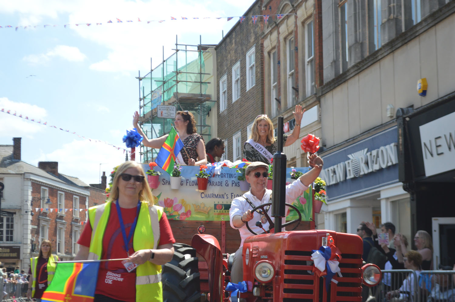 GALLERY – Spalding Flower Parade (Spalding town centre) - The Voice