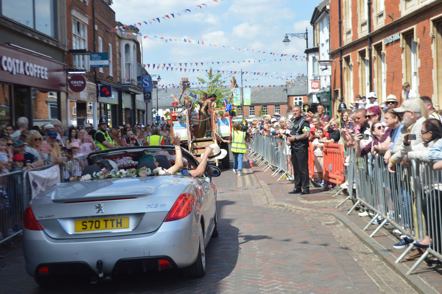 GALLERY – Spalding Flower Parade (Spalding town centre) - The Voice