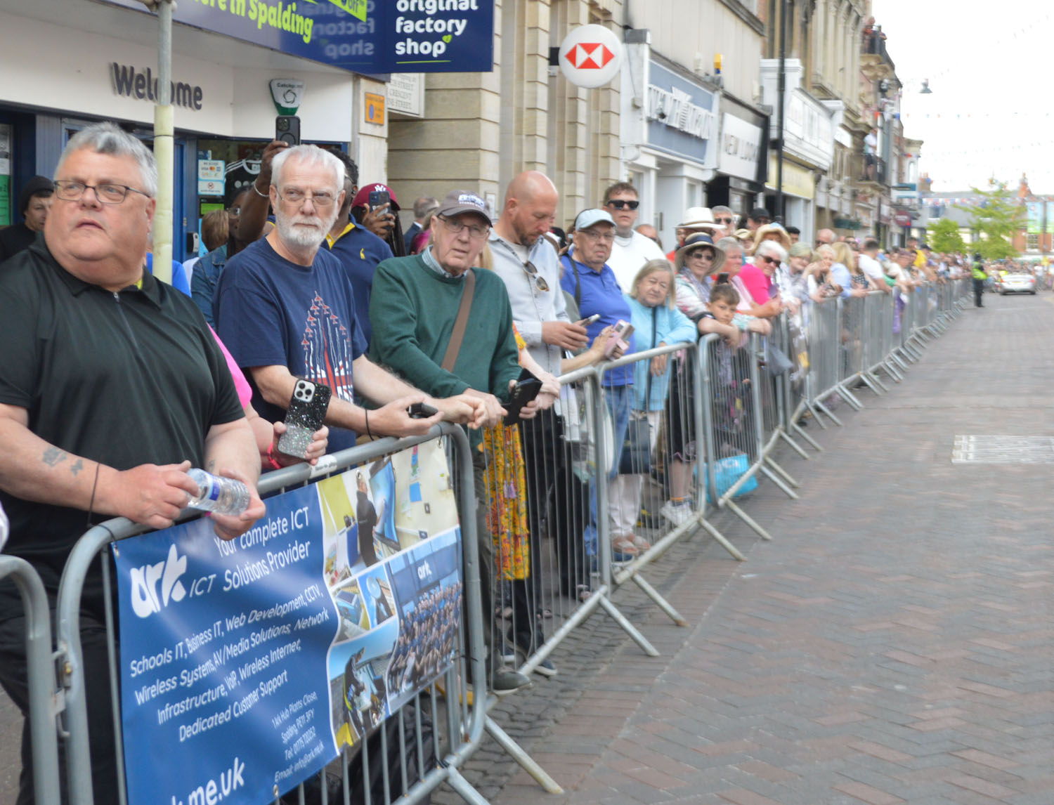 GALLERY – Spalding Flower Parade (Spalding town centre) - The Voice